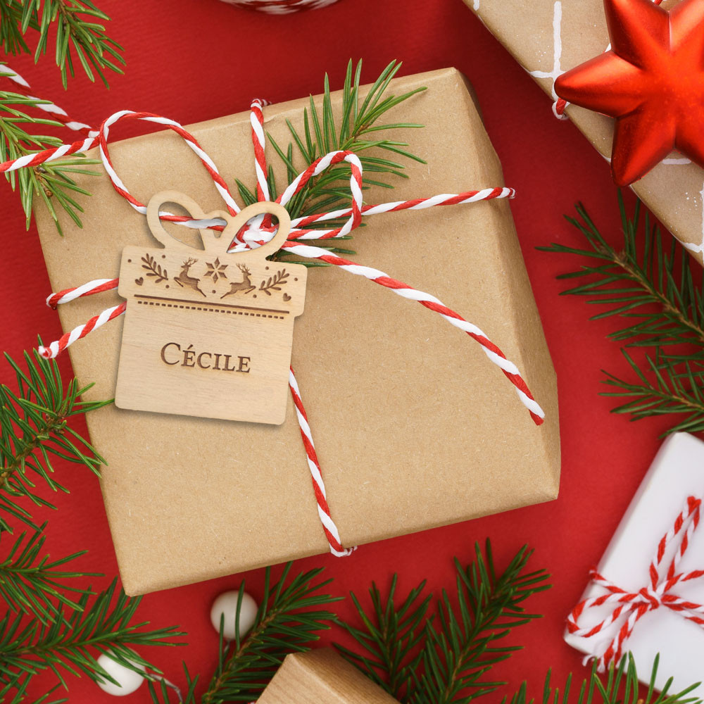 Cadeau Noël en bois personnalisable. Cadeau à suspendre déco en bois gravé.